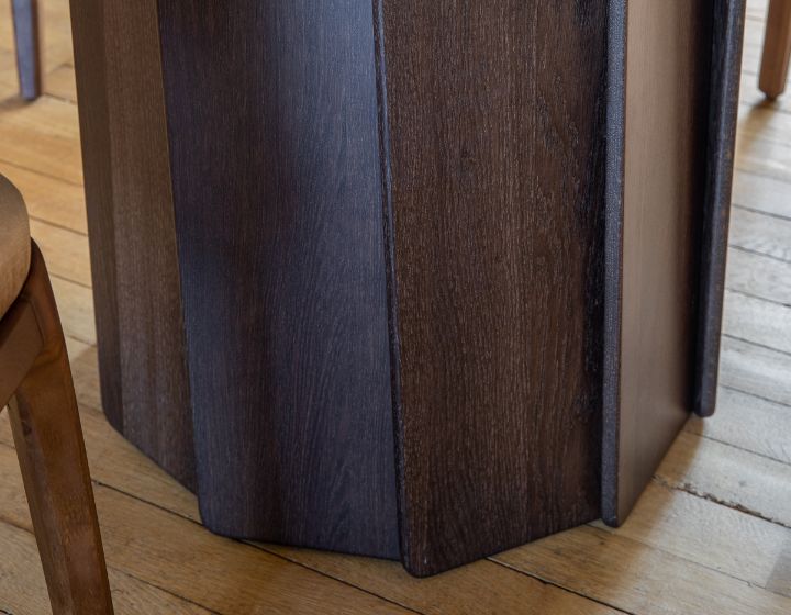 Table salle a manger ronde en chêne teinte marron foncé et céramique ...