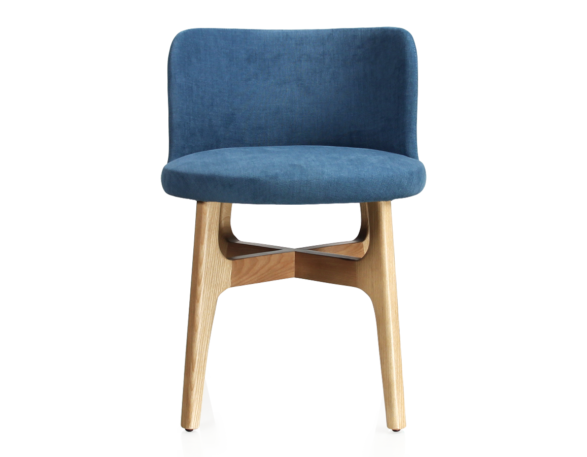 Chaise design bois teinte naturelle assise tissu bleu jean - Olga ...